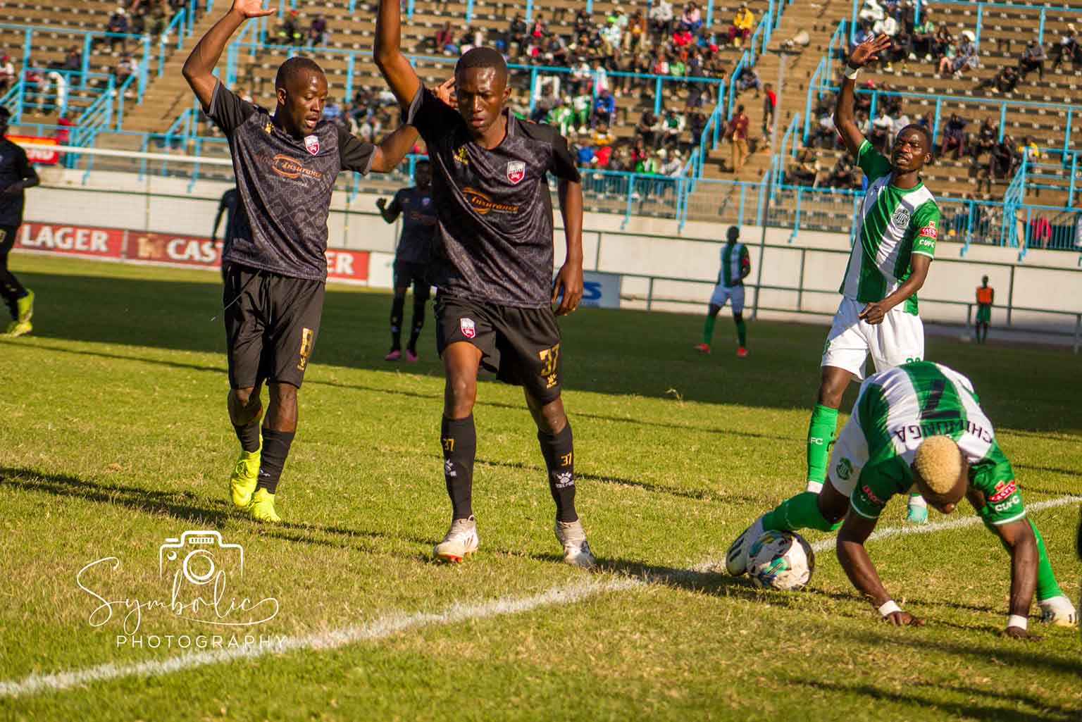 Violent Chegutu Pirates Fans Force Linesmen to Switch Sides - ZIMBUZZ